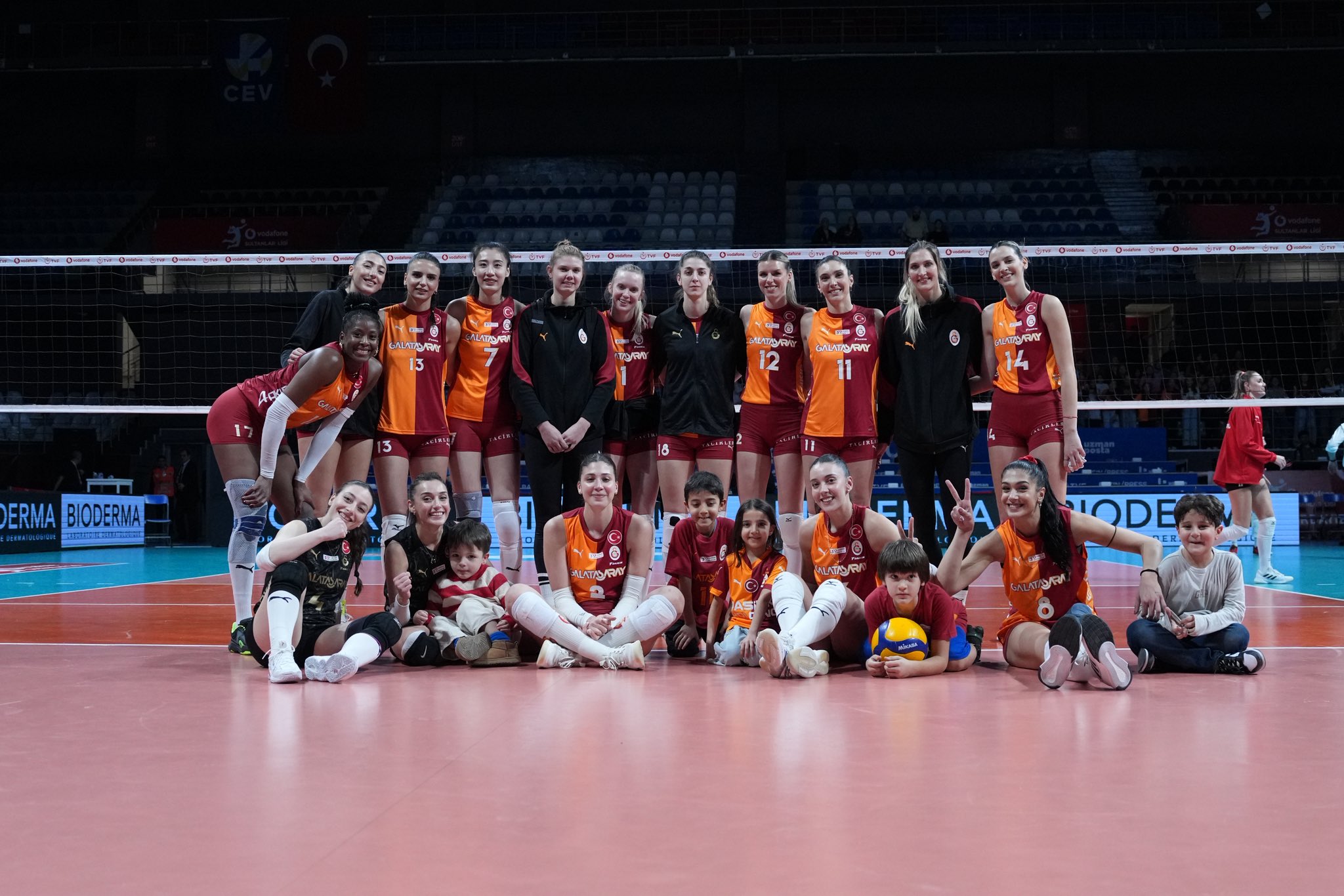 10 Ocak 2026 Galatasaray Kuzeyboru Kadın Voleybol Maçı - Galatasaray Sözlük
